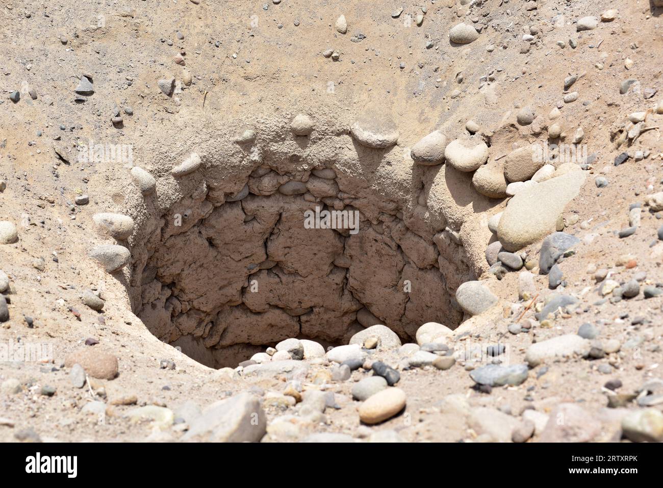 Colcas de Huaylacan, Poblado maicero (1.100-1.600 B C). Lluta Valley ...