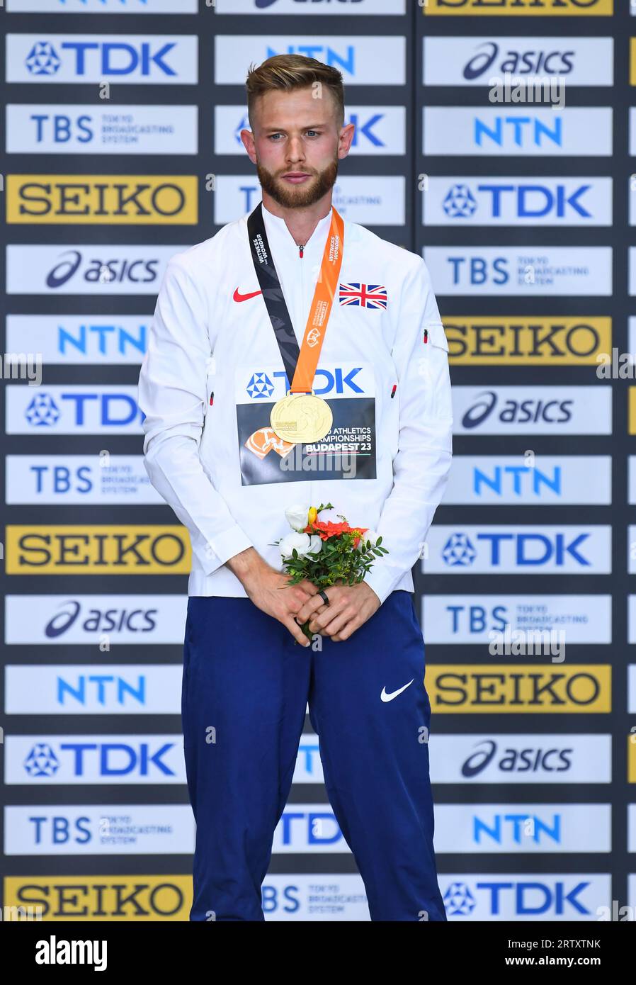 Athletics long jump final medal ceremony hi-res stock photography and images - Alamy