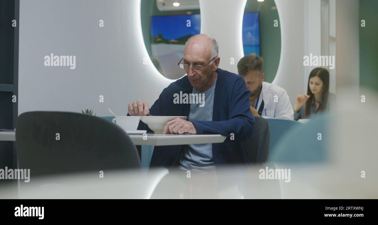 Hospital rest area hi-res stock photography and images - Alamy