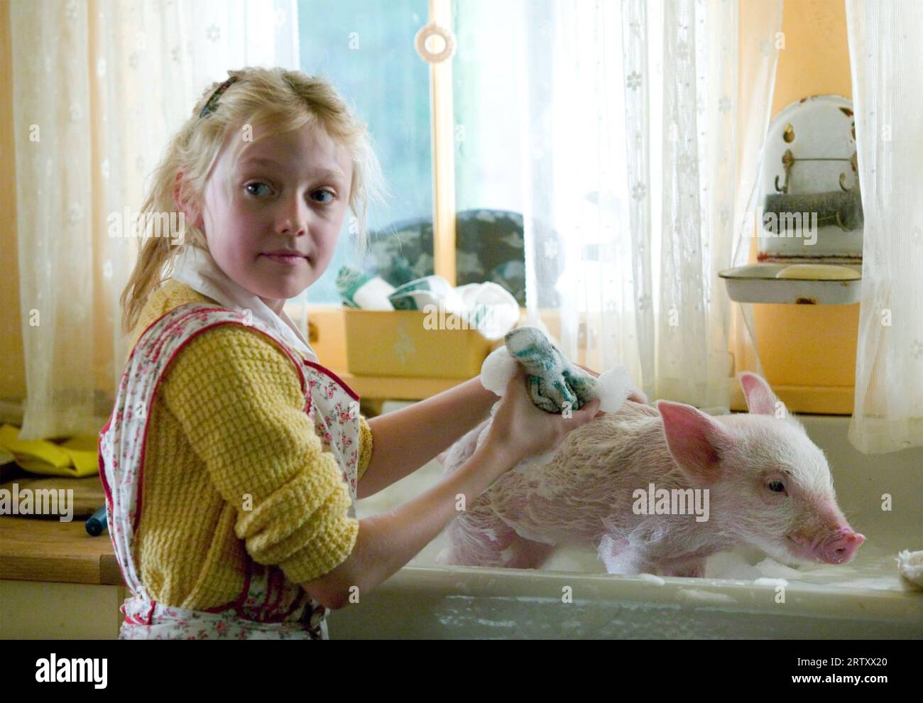 CHARLOTTE'S WEB 2006 Paramount Pictures film with Dakota Fanning Stock ...