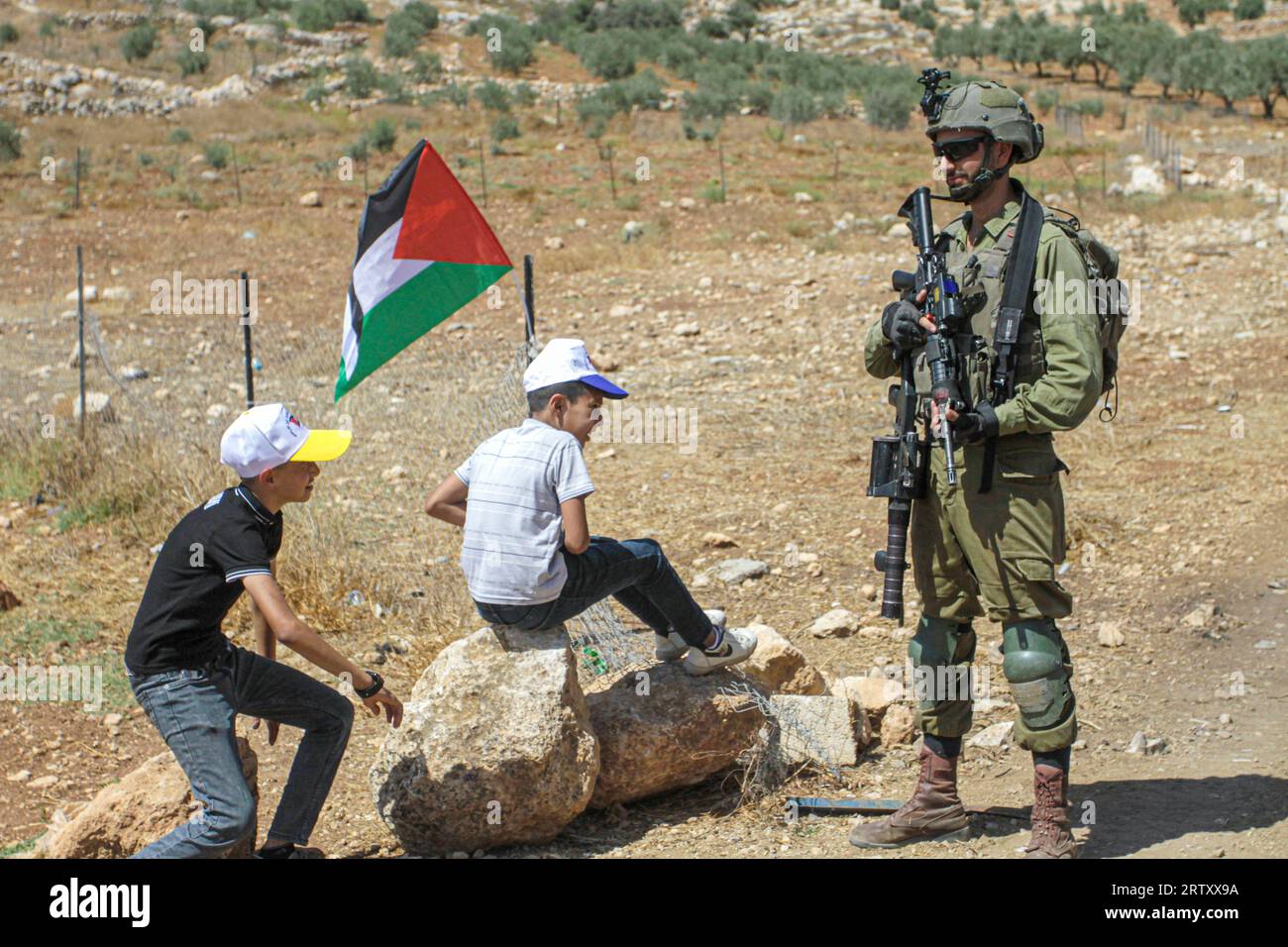 Israeli children playing hi-res stock photography and images - Alamy