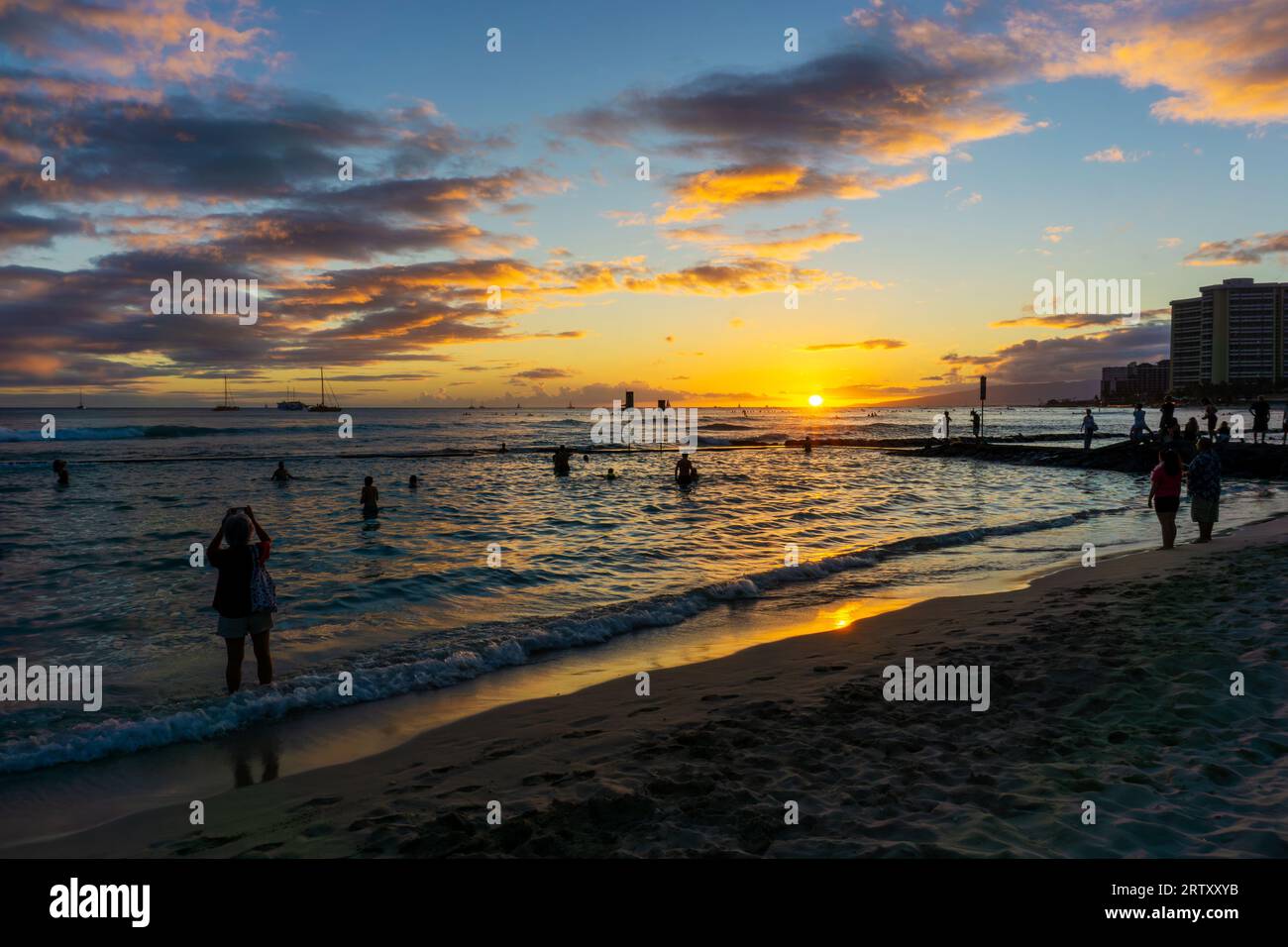 Waikiki beach people on sand hi-res stock photography and images - Alamy