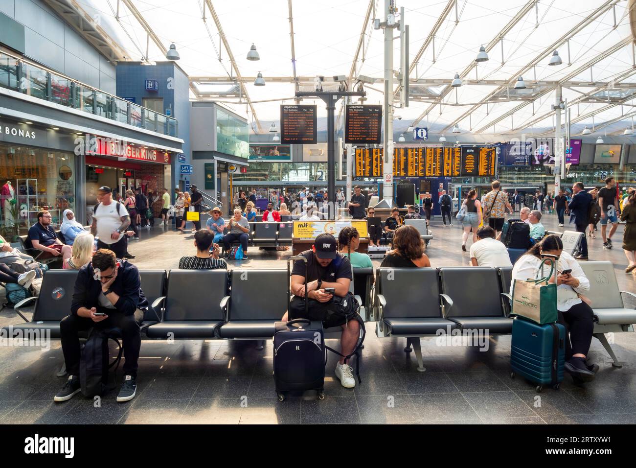 Piccadilly Station, Manchester, England, Britain Stock Photo - Alamy