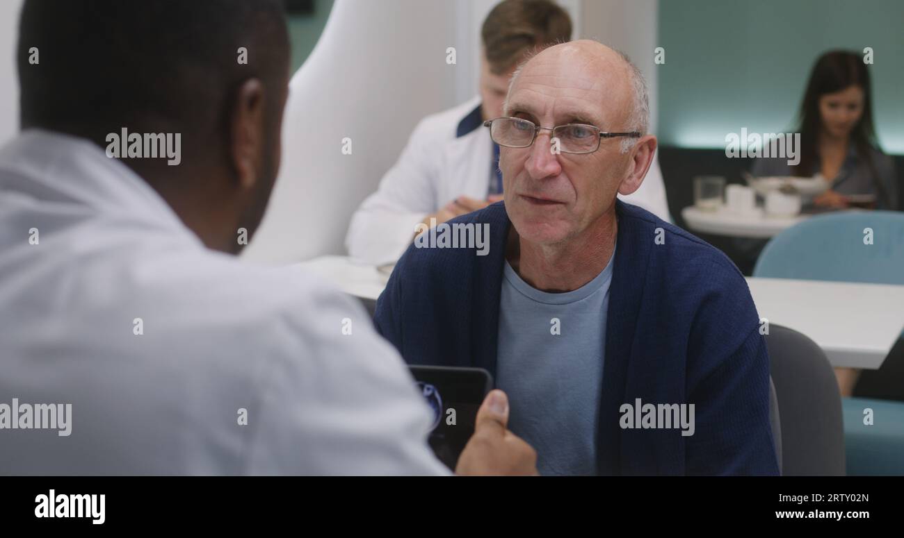 Elderly man mri scan hi-res stock photography and images - Alamy