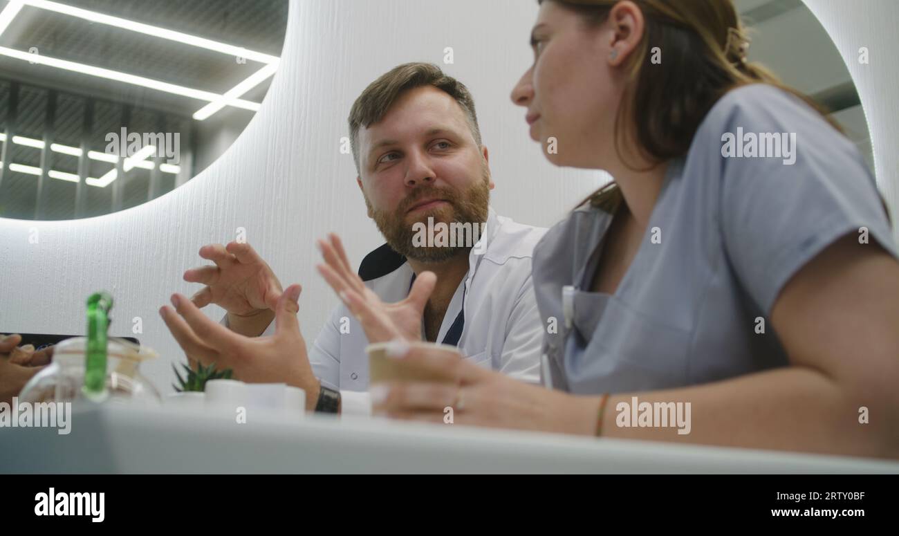 Colleagues in hospital cafeteria hi-res stock photography and images ...