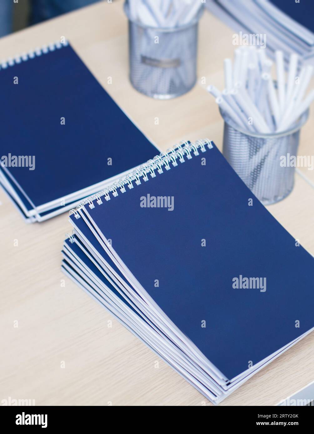 Paper handout for meeting hi-res stock photography and images - Alamy