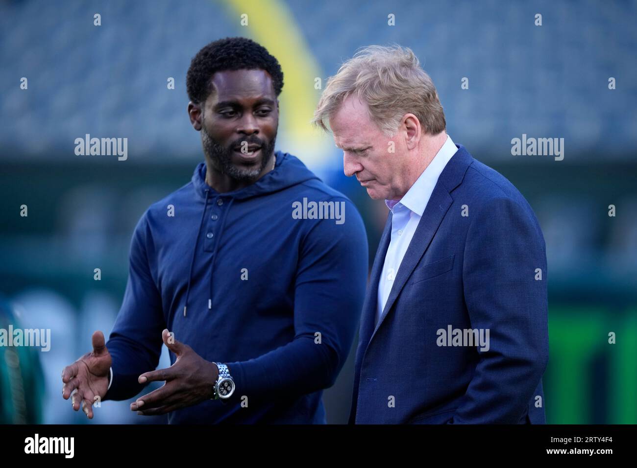 Michael Vick and Roger Goodell talk before an NFL football game ...