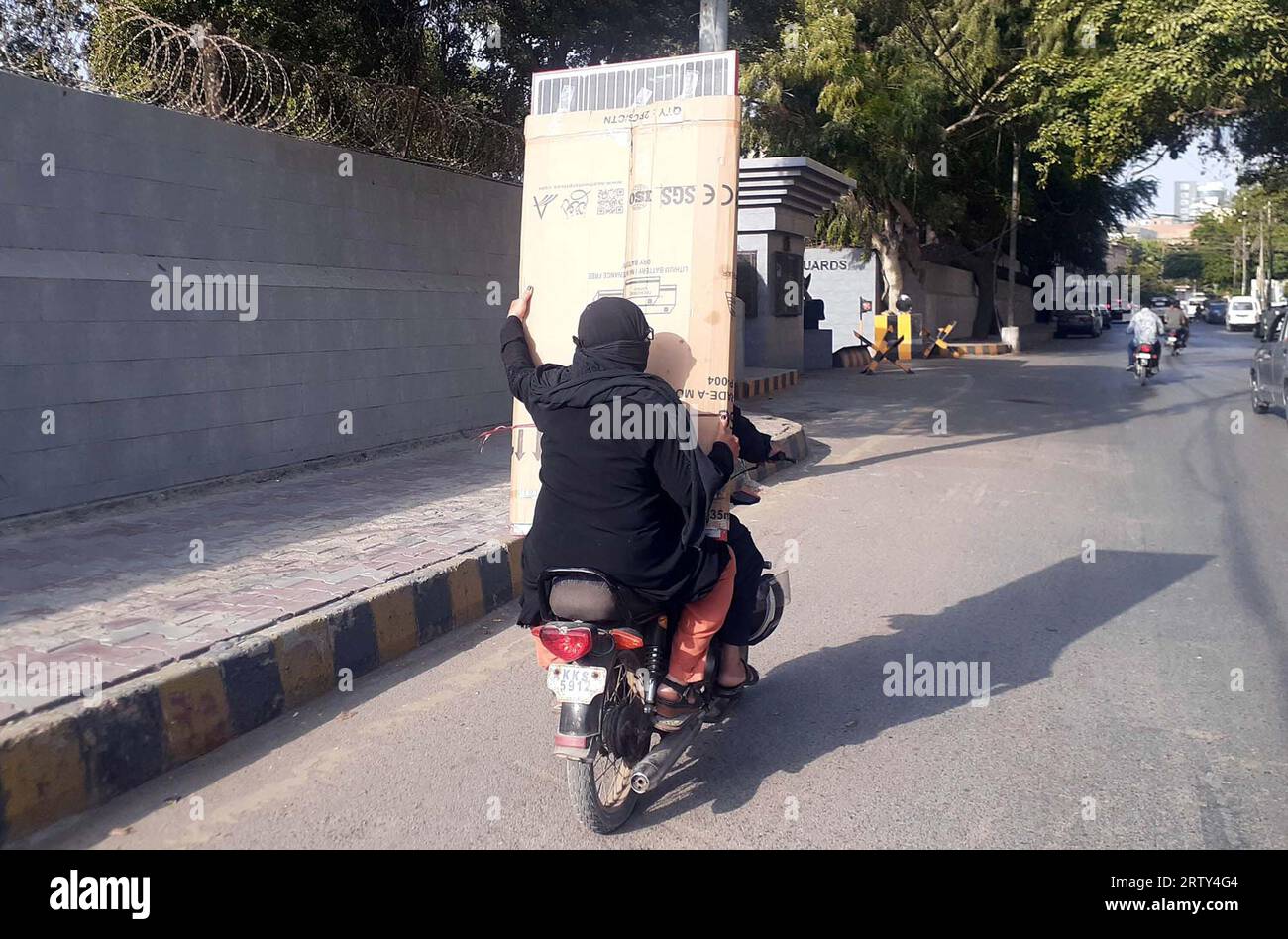 Motorists carry solar system for power generation as demand of solar ...