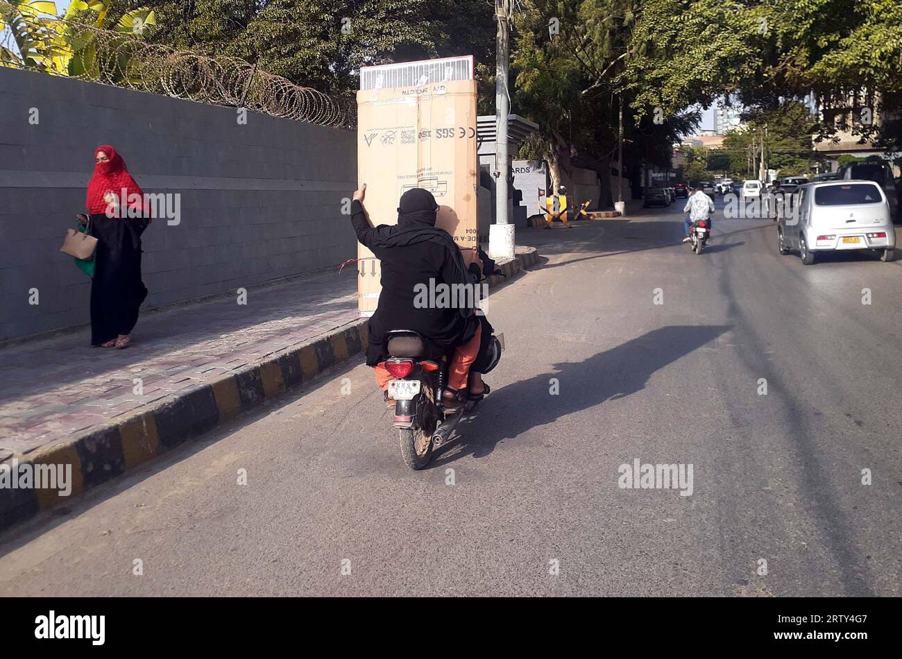 Motorists carry solar system for power generation as demand of solar ...
