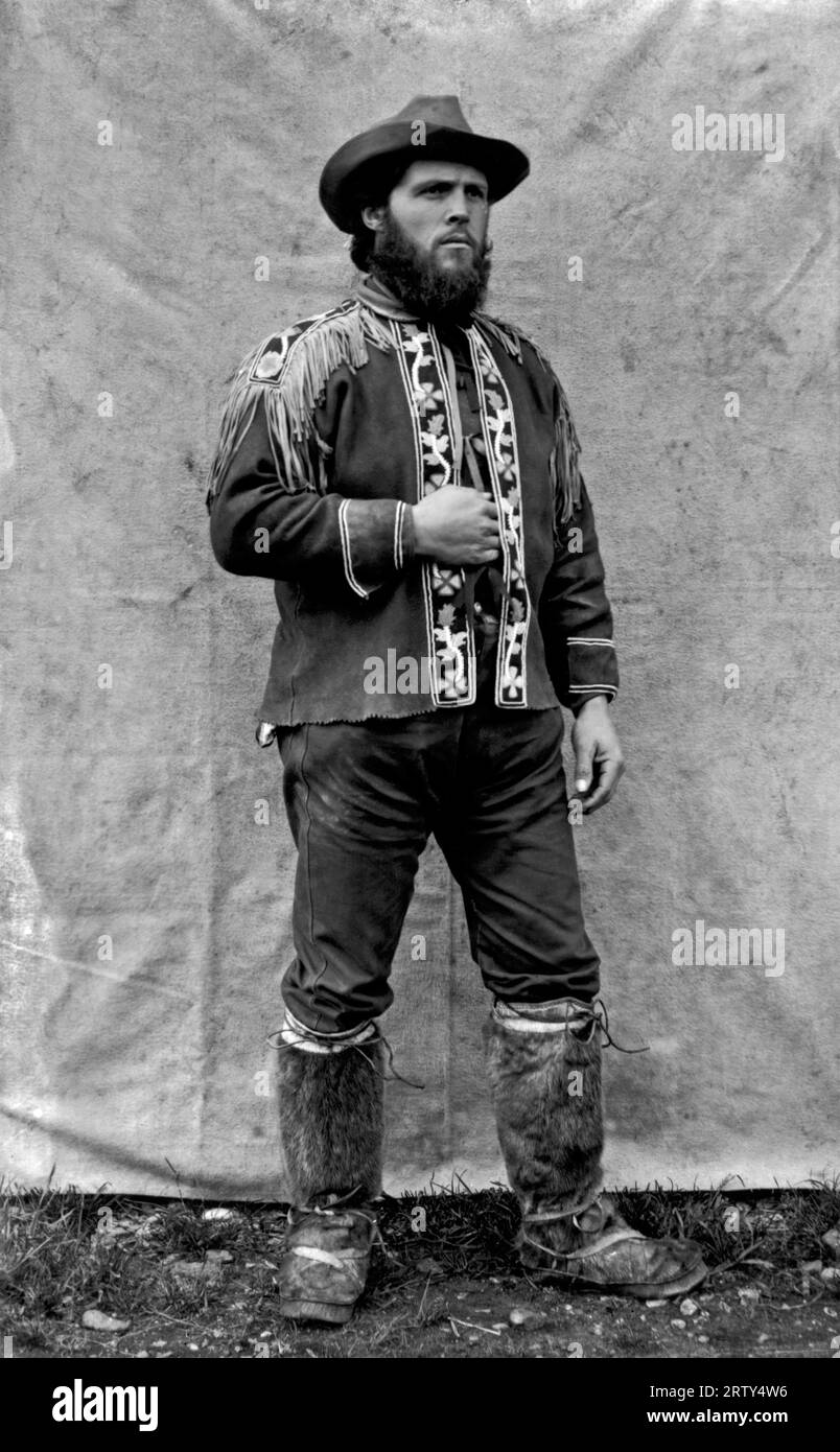 American West, c. 1880 A frontier man poses in his finest clothes for a portrait Stock Photo - Alamy