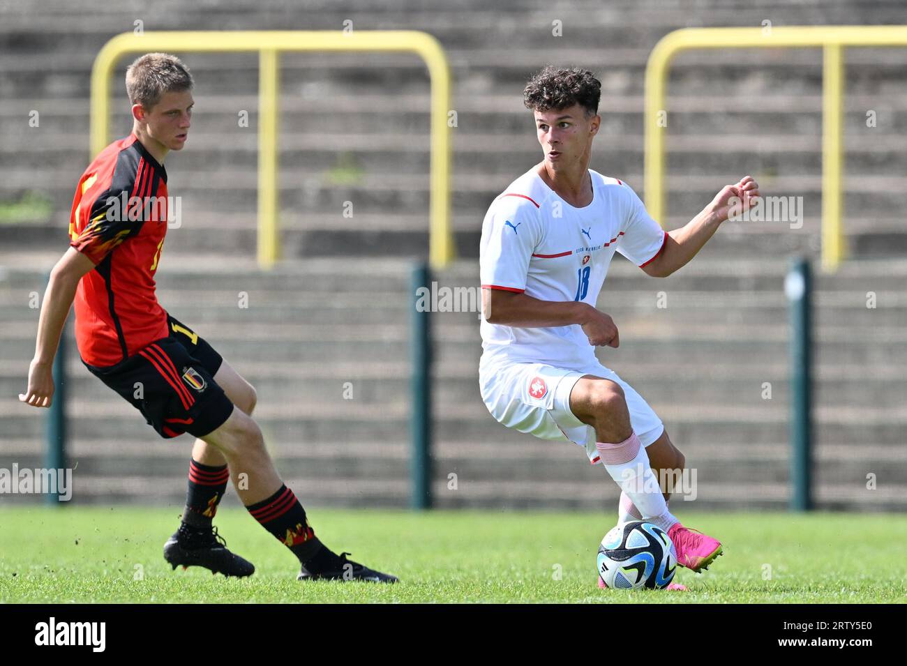 Lars Montegnies (16) of Belgium and Stepan Misek (18) of Czech Republic ...