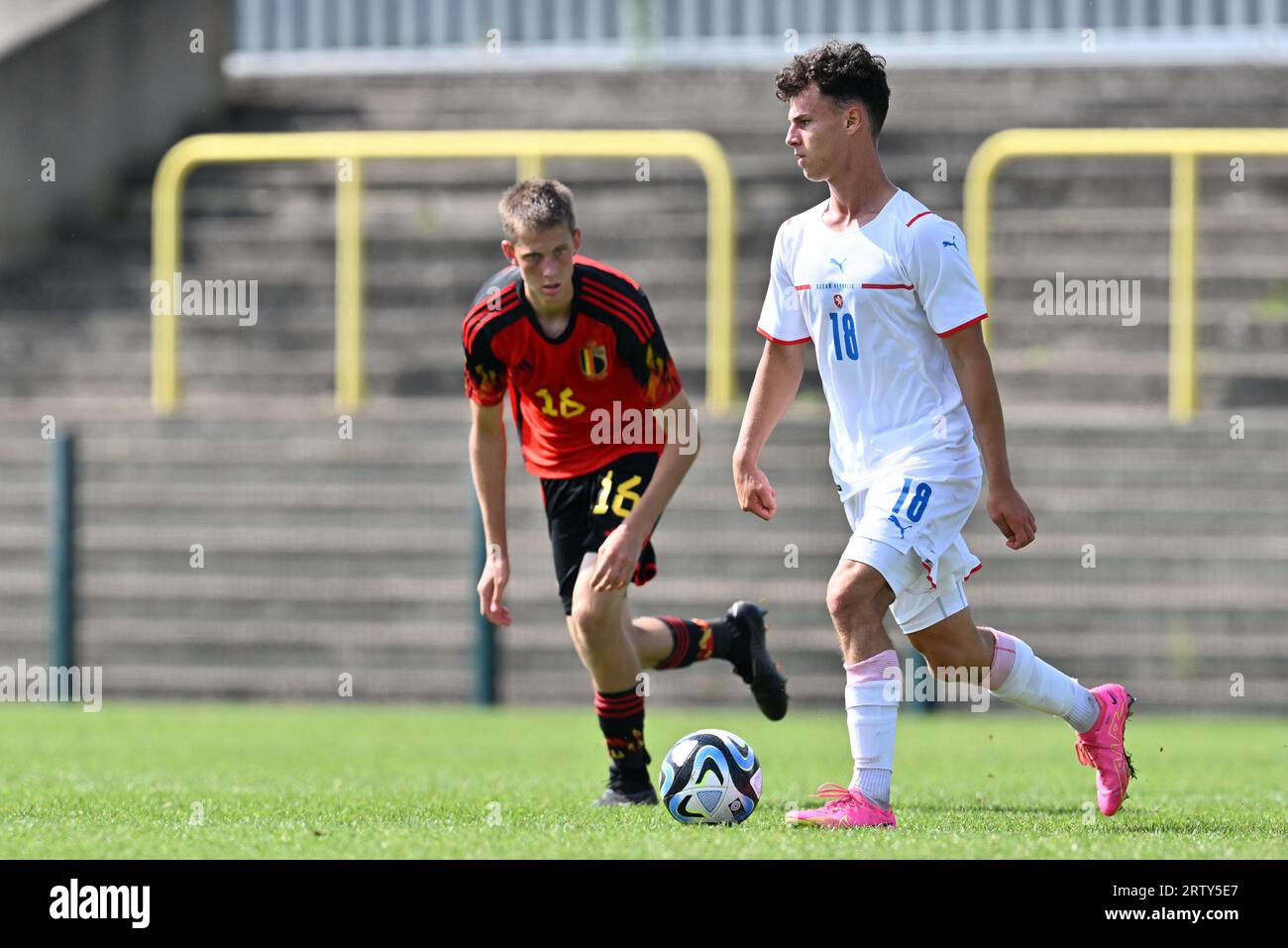 Lars Montegnies (16) of Belgium and Stepan Misek (18) of Czech Republic ...