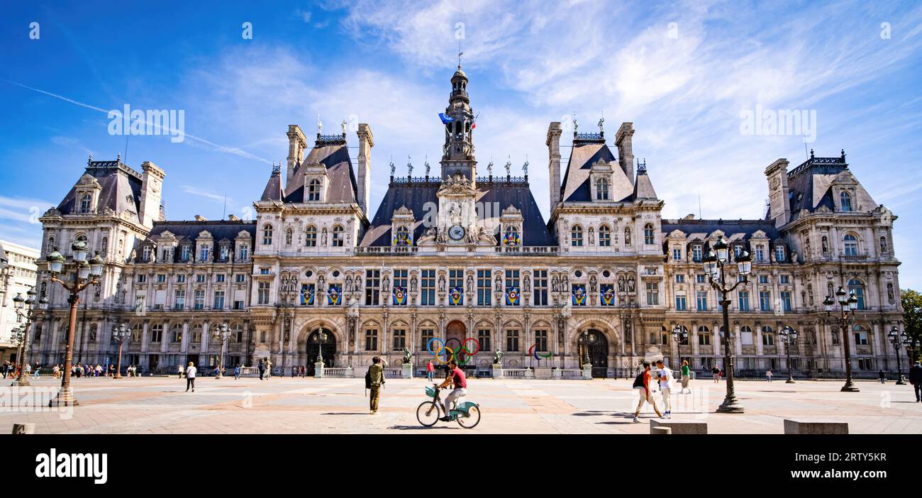 City hall paris on sunny hi-res stock photography and images - Alamy