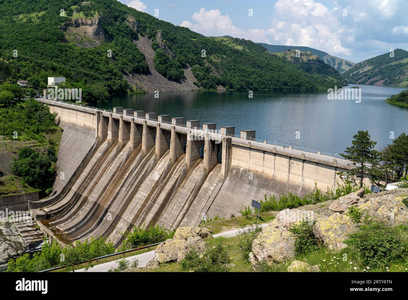 Concrete dam wall hi-res stock photography and images - Alamy