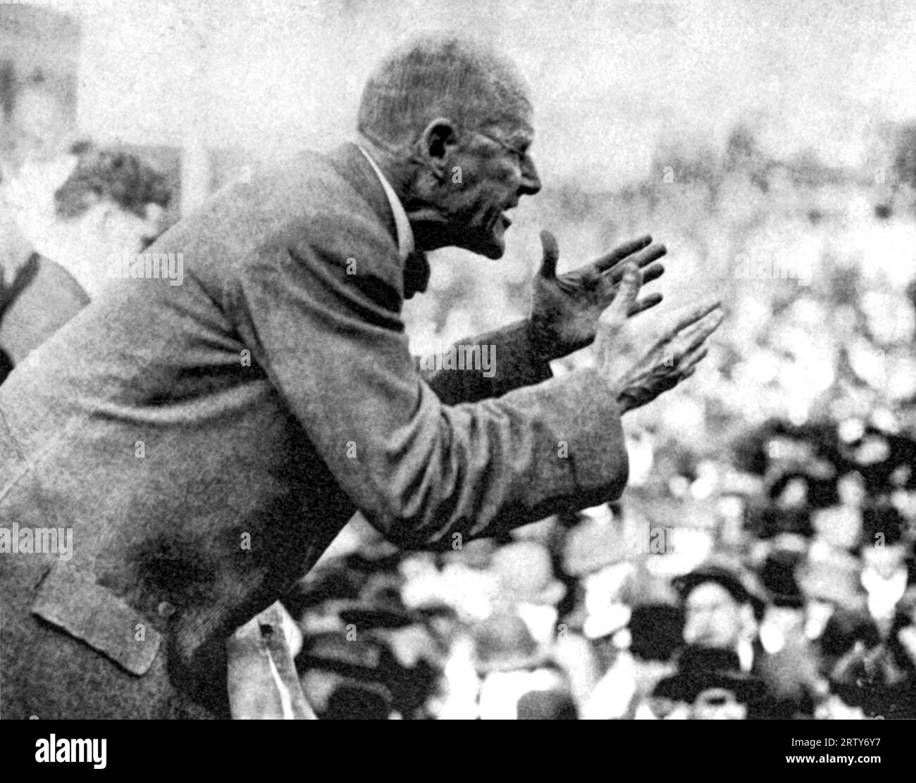 Canton, Ohio June 15, 1918 Eugene Debs giving his anti-war speech Stock ... Canton, Ohio June 15, 1918 Eugene Debs giving his anti-war speech Stock ...