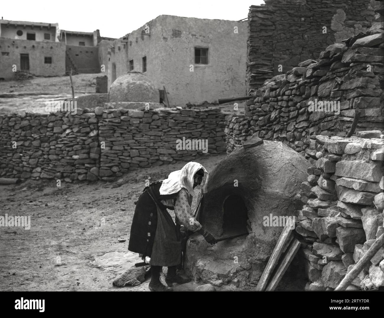 Native american cooking outdoor hi-res stock photography and images - Alamy