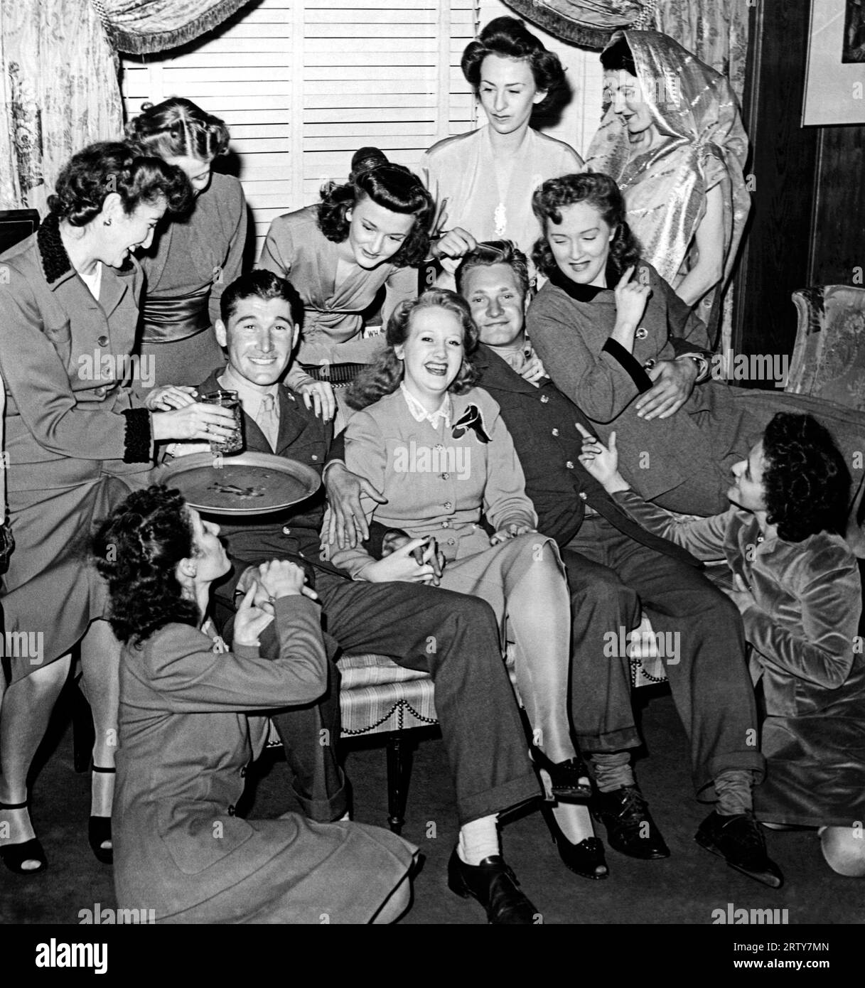 World war ii uso hi-res stock photography and images - Alamy