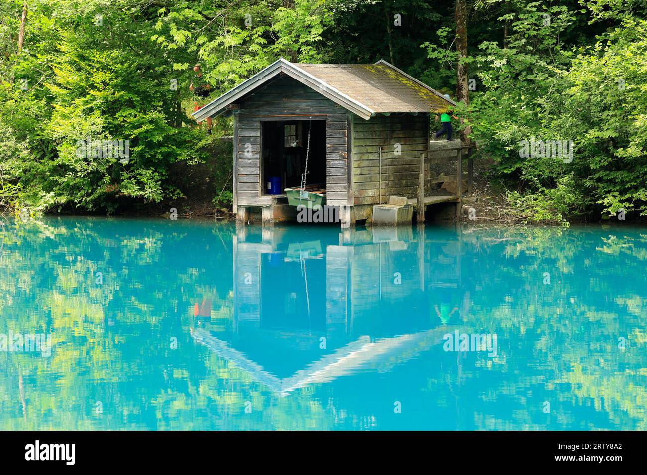 Small hut at the Klammsee in Kaprun is reflected in the water Stock ...