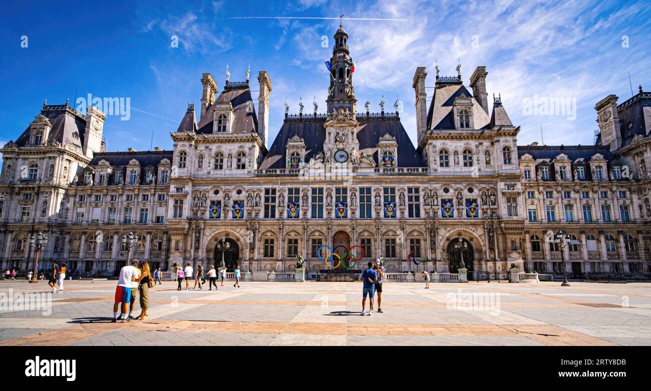 City hall paris on sunny hi-res stock photography and images - Alamy