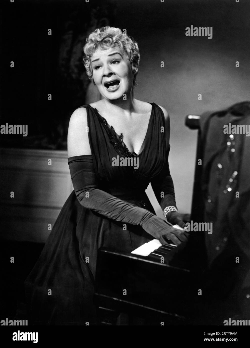 Women singing stage Black and White Stock Photos & Images - Alamy
