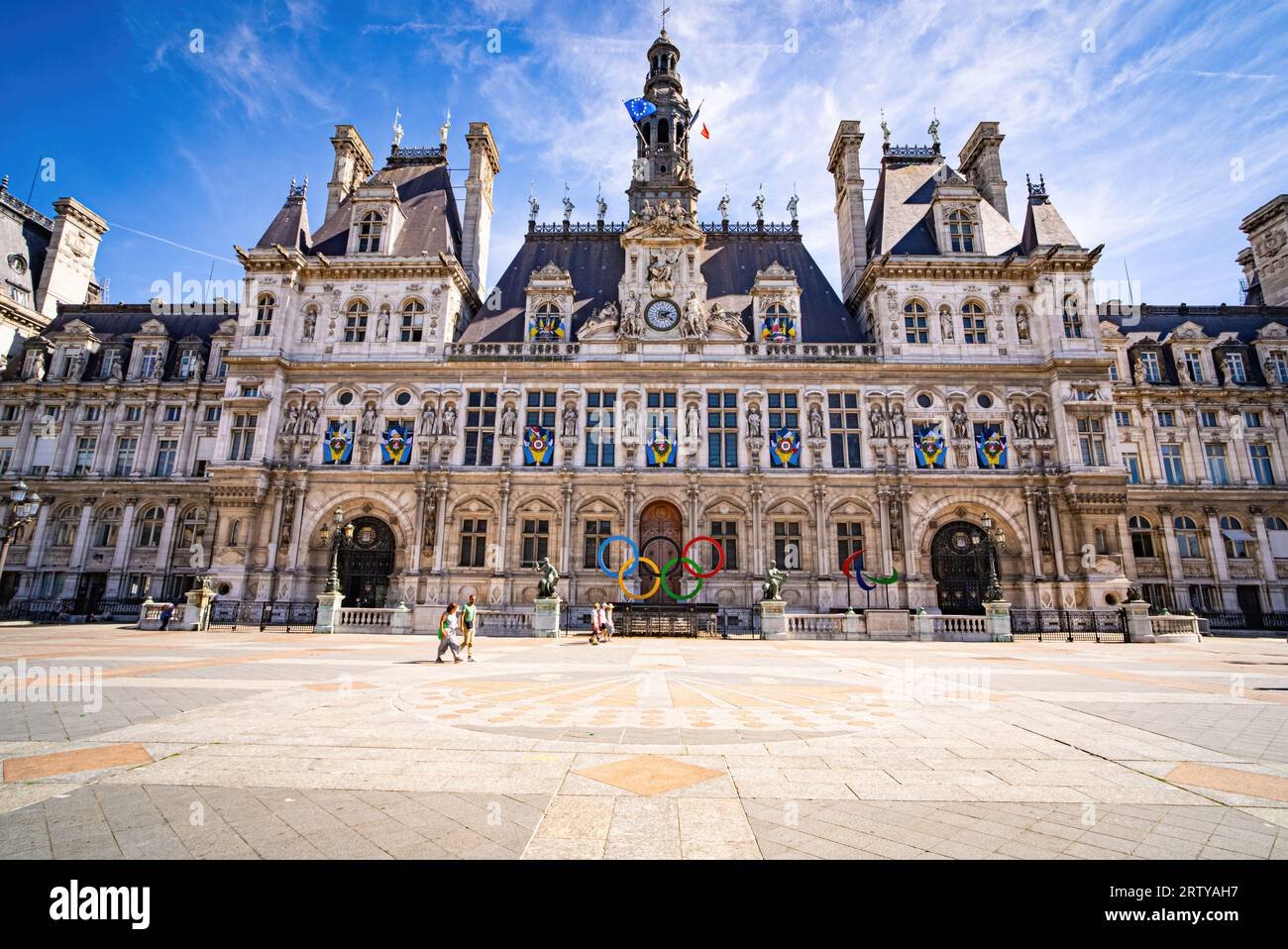 City hall paris on sunny hi-res stock photography and images - Alamy