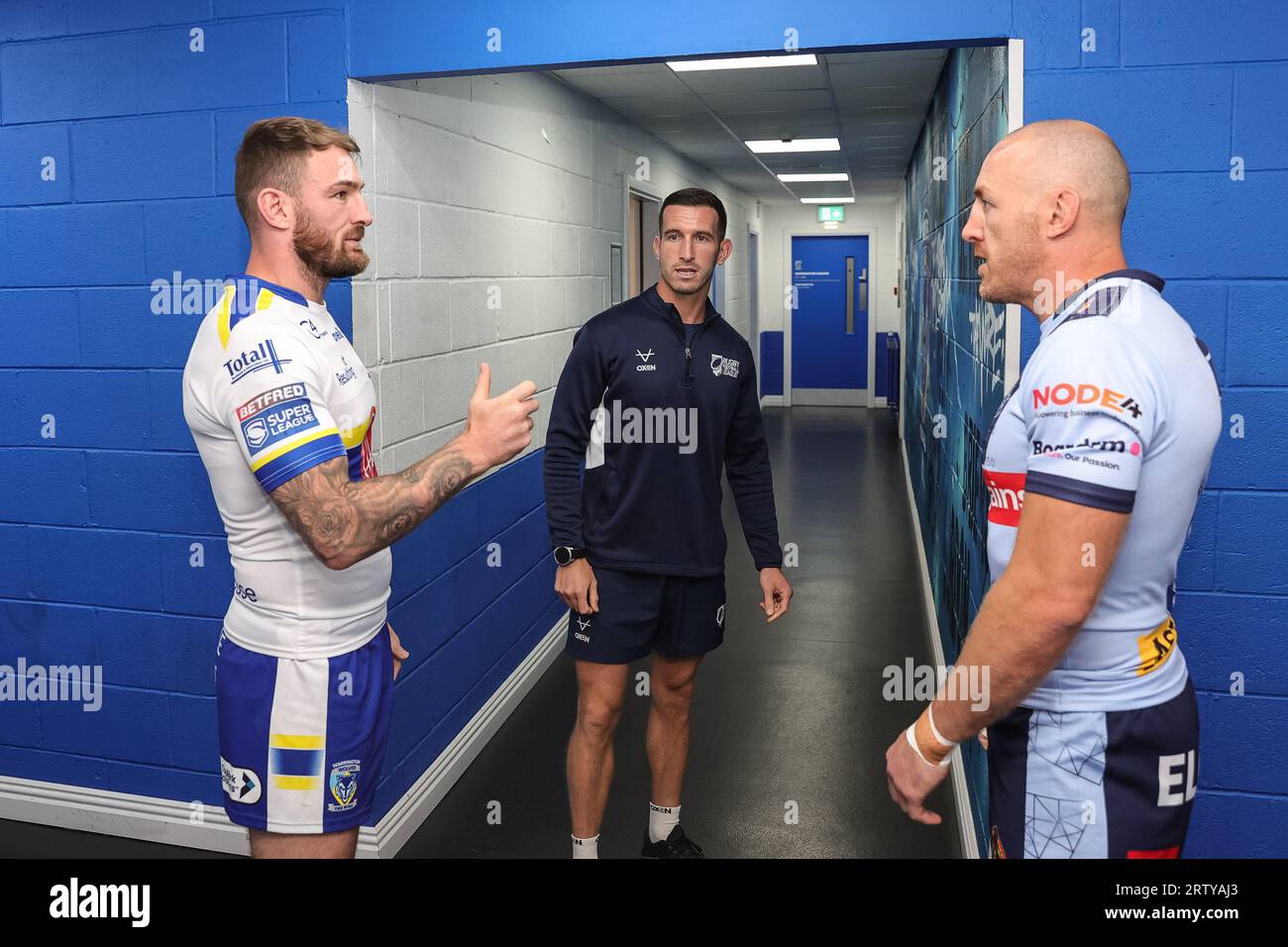 James jones referee hi-res stock photography and images - Alamy
