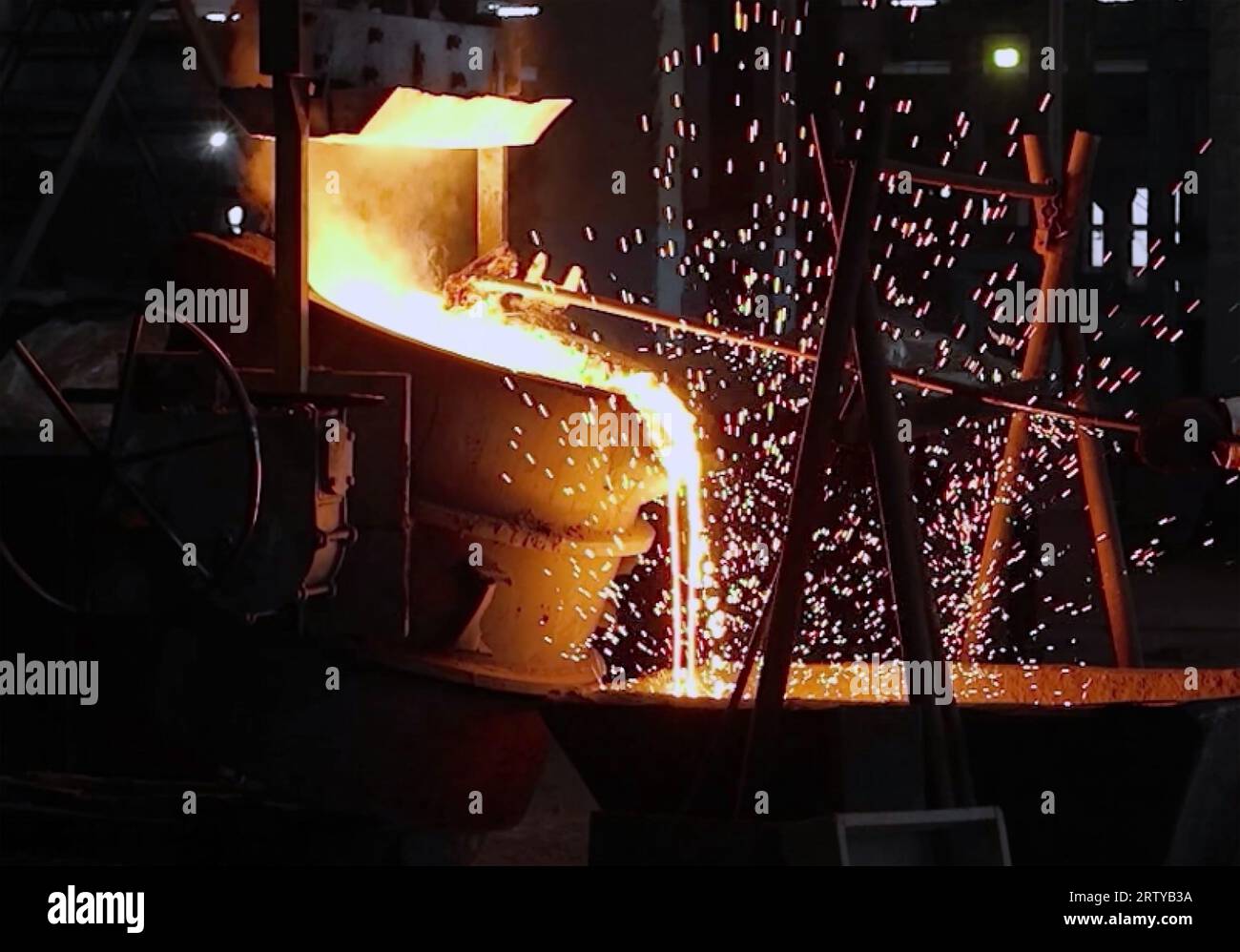 Molten steel mold hi-res stock photography and images - Alamy