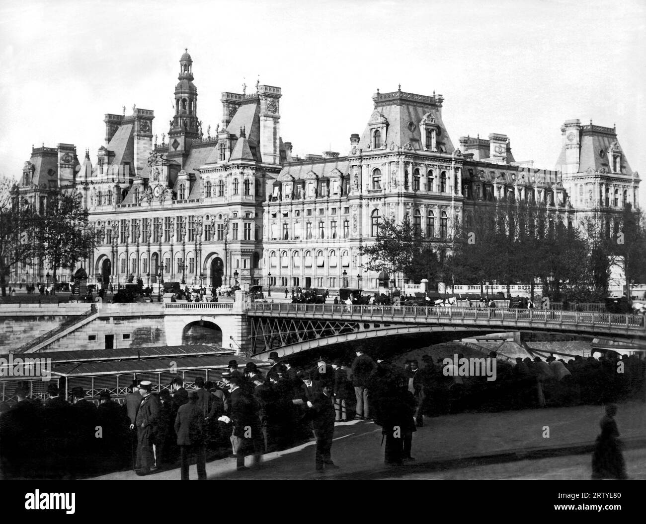Paris, France: c. 1890. The Hotel de Ville, which house the city of ...