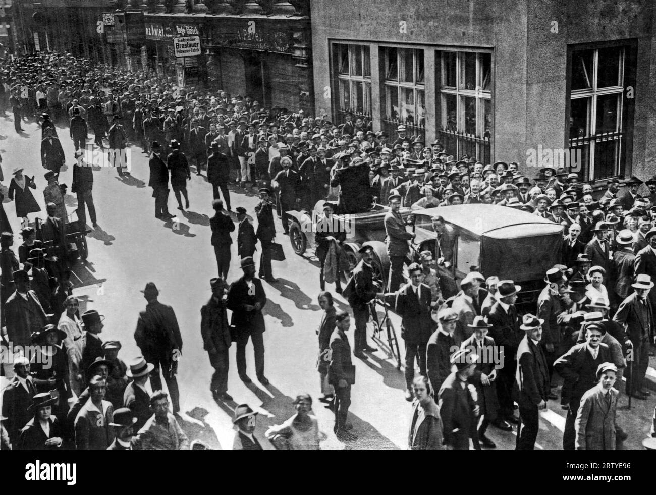 Crowds people waiting protest Black and White Stock Photos & Images - Alamy