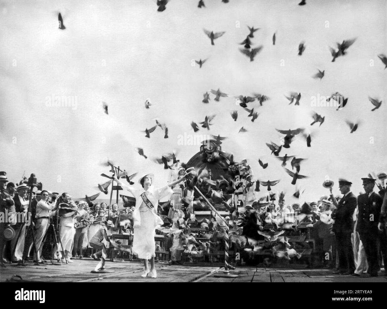Washington, DC June 1935 A cloud of 500 carrier pigeons are released at ...