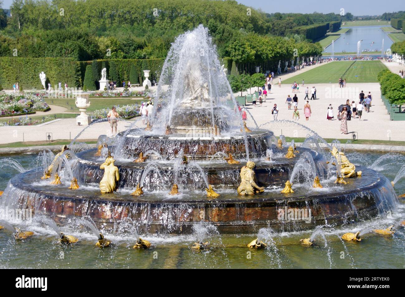 Fountains in versailles park hi-res stock photography and images - Alamy