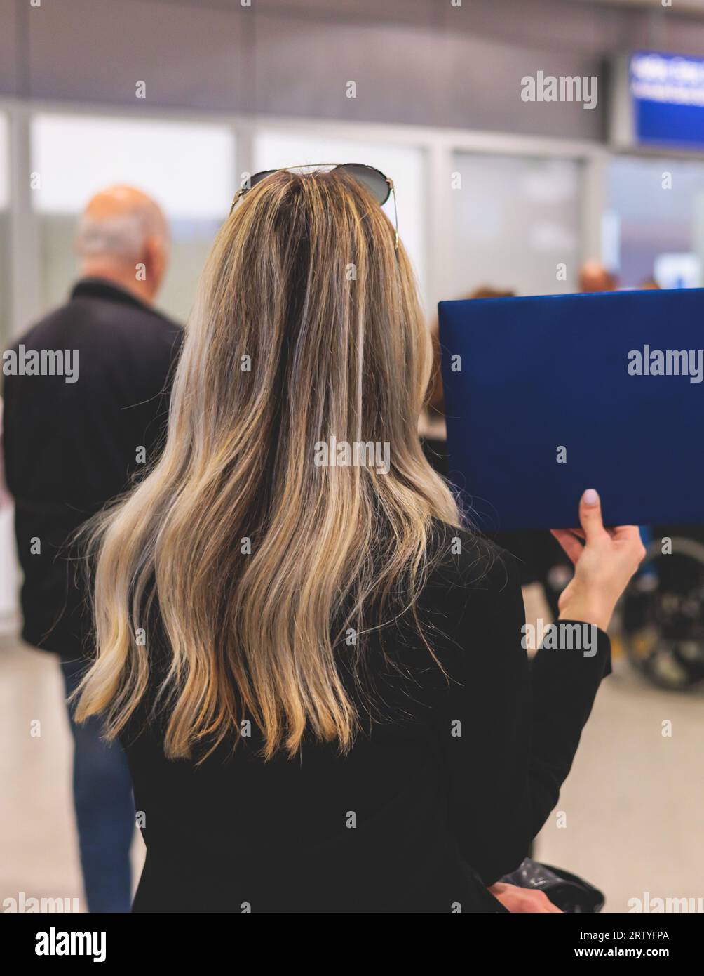 Airport arrival greeting placard hi-res stock photography and images ...
