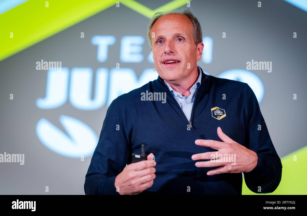 Rotterdam, Netherlands. 15th Sep, 2023. ROTTERDAM - Skating coach Jan ...