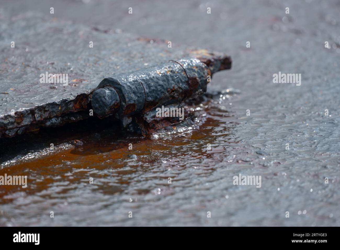 Rusty hinge of an iron hatch Stock Photo - Alamy