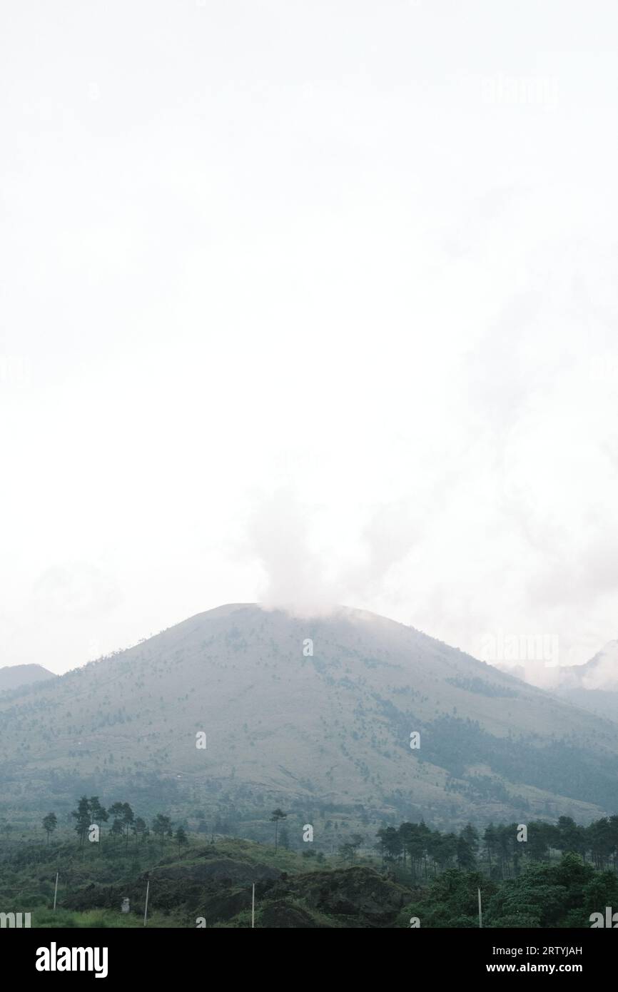 Gambar gunung hi-res stock photography and images - Alamy