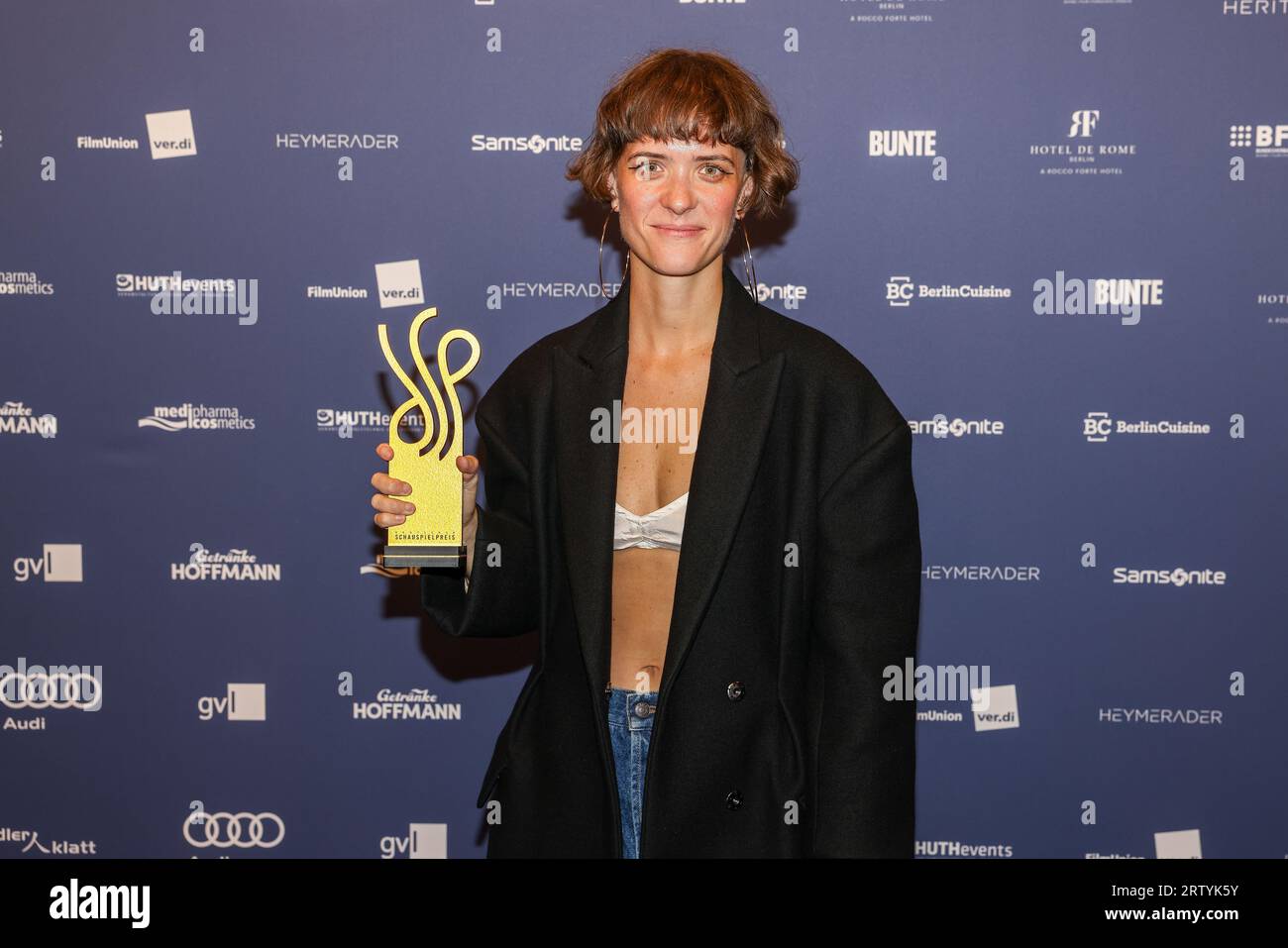 Berlin, Germany. 15th Sep, 2023. Actress Liv Lisa Fries receives the ...