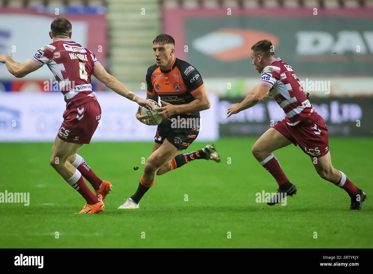 Wigan, UK. 15th Sep, 2023. Alex Mellor of Castleford runs at the Wigan ...