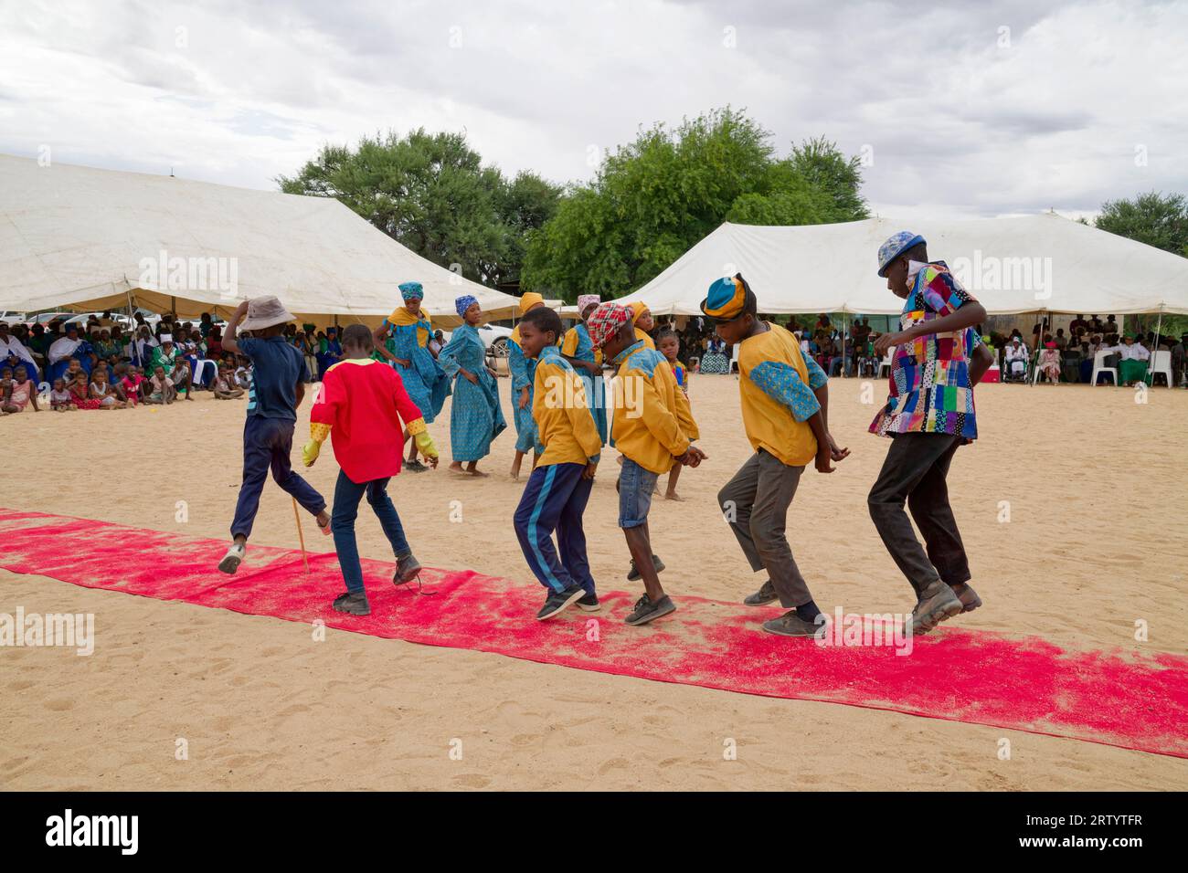 African dance boys hi-res stock photography and images - Alamy