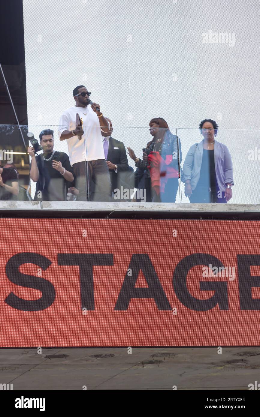 Mayor Adams Presents Sean 'Diddy' Combs with the Keys to the City, New ...