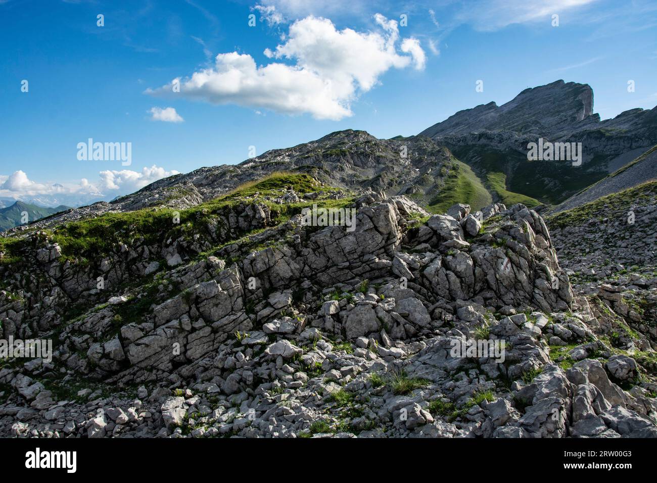 Karge Karstlandschaft am östlichen Fuss der Luzerner Schratteflue Stock ...