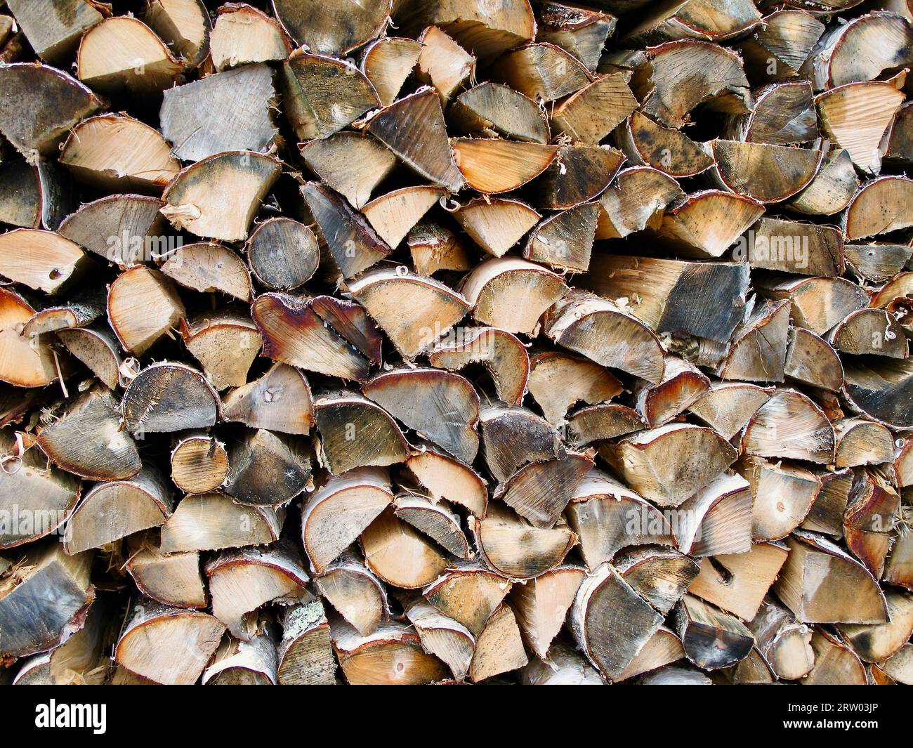 Close-up of wood pile with split birch wood Stock Photo - Alamy