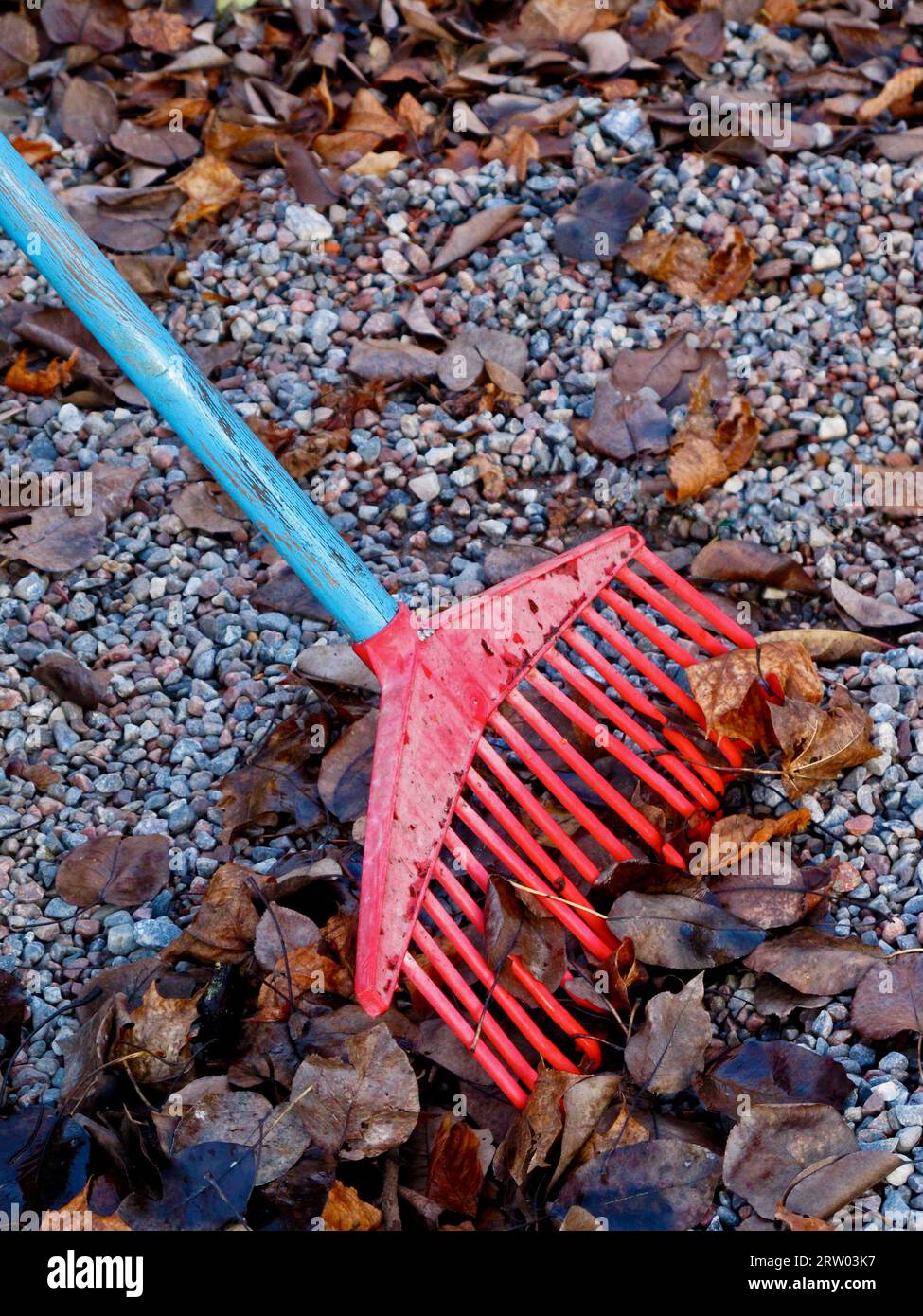 Gravel garden path hi-res stock photography and images - Alamy