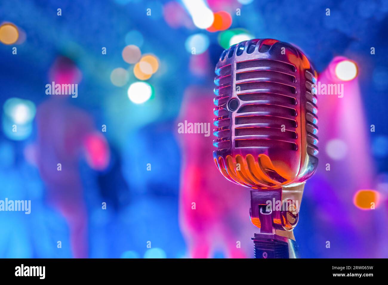 Professional mic hi-res stock photography and images - Alamy