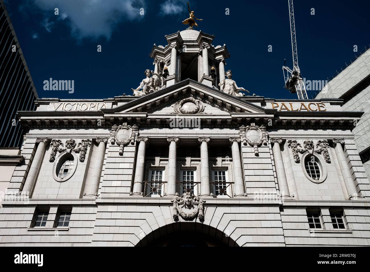 Victoria Palace Theatre Stock Photo - Alamy