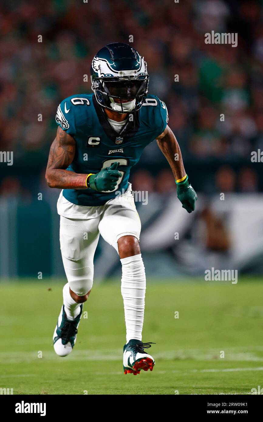 Philadelphia Eagles wide receiver DeVonta Smith (6) in action against ...