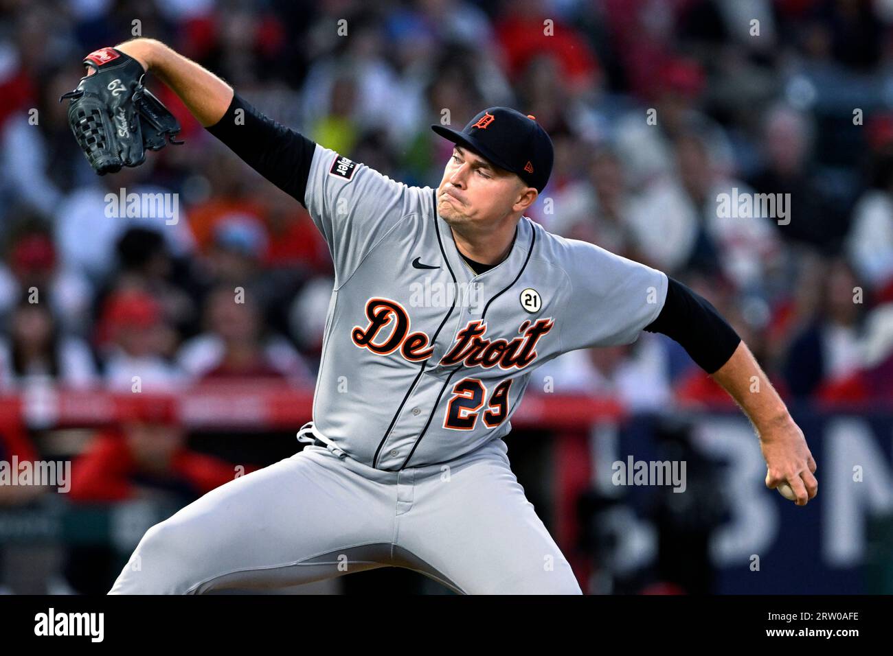 Detroit Tigers starting pitcher Tarik Skubal throws to a Los Angeles ...