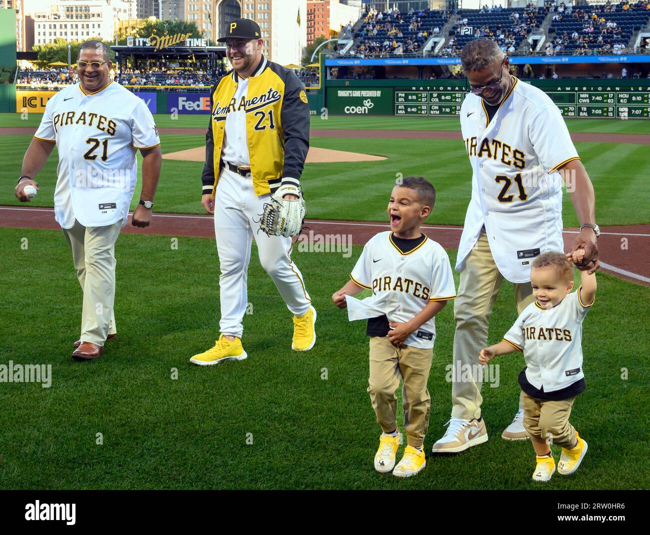 Pittsburgh, United States. 15th Sep, 2023. Luis Clemente (l), David ...