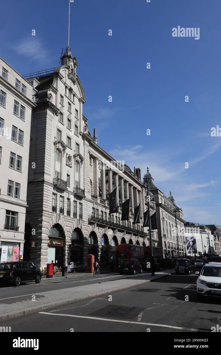 The dilly piccadilly london hi-res stock photography and images - Alamy