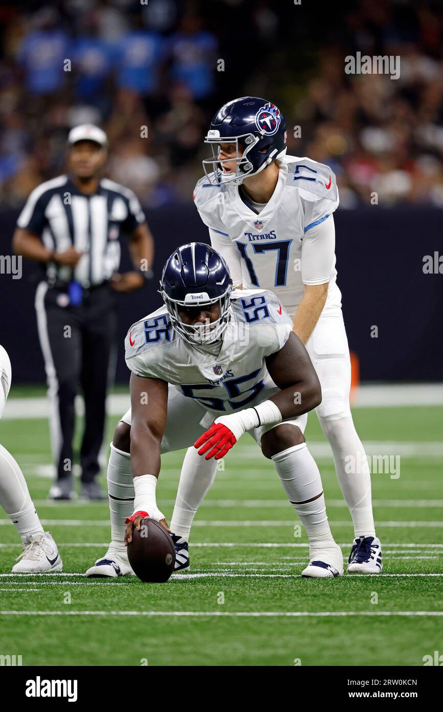 Tennessee Titans quarterback Ryan Tannehill (17) and guard Aaron Brewer ...