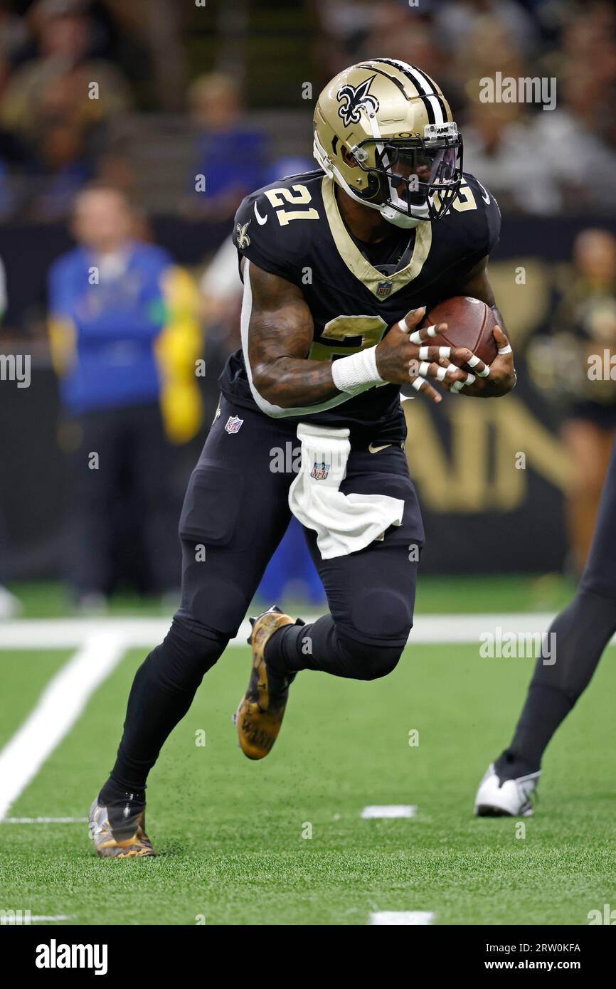 New Orleans Saints running back Jamaal Williams (21) runs the ball ...